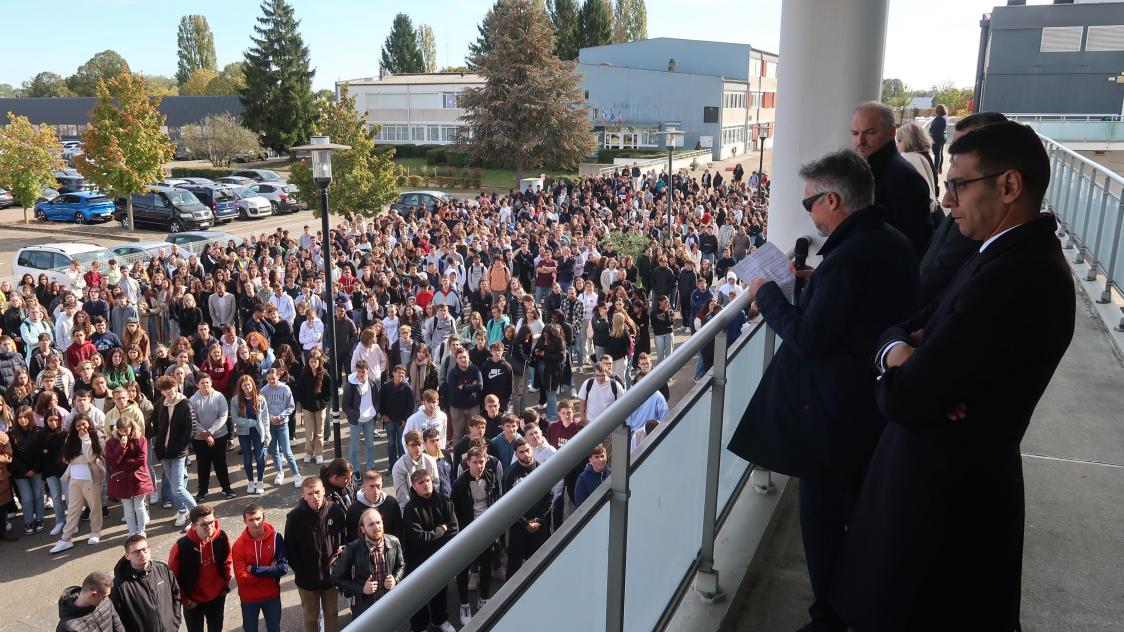 Une minute de silence au lycée François 1er de Vitry-le-François