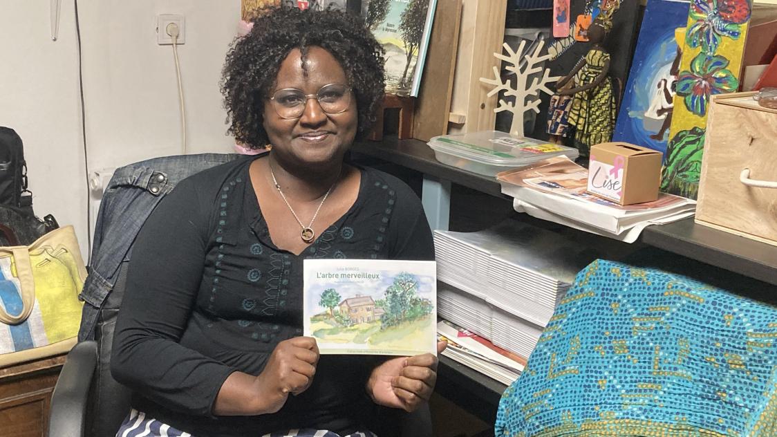 Julia Borges en dédicace contre le cancer à la Cédille