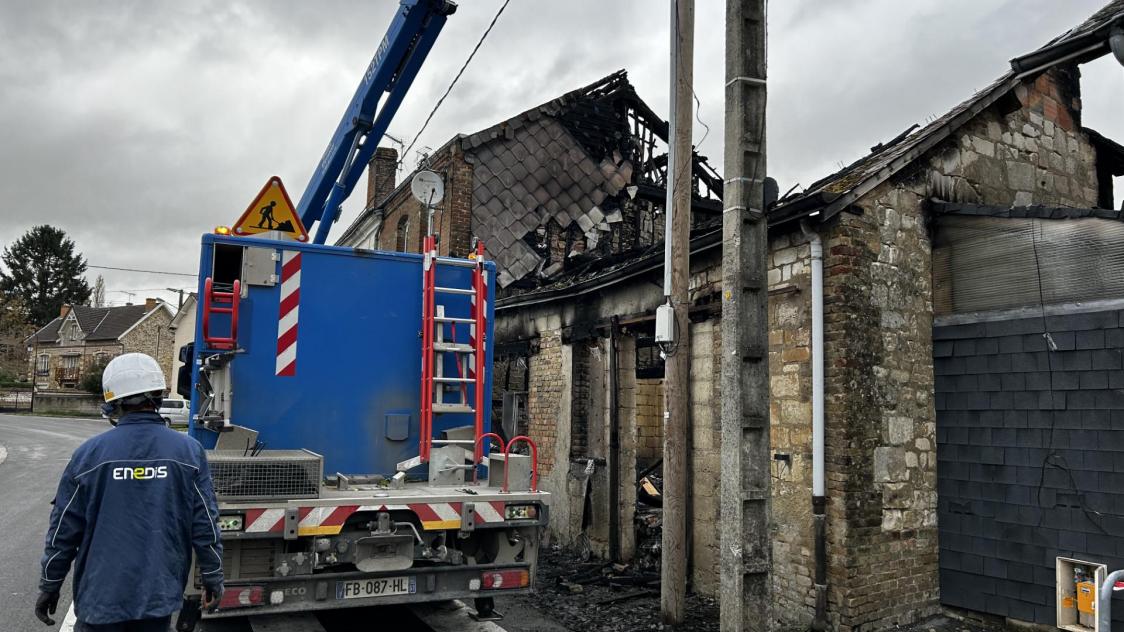 Un important feu se déclare et ravage trois bâtiments à Saint ...