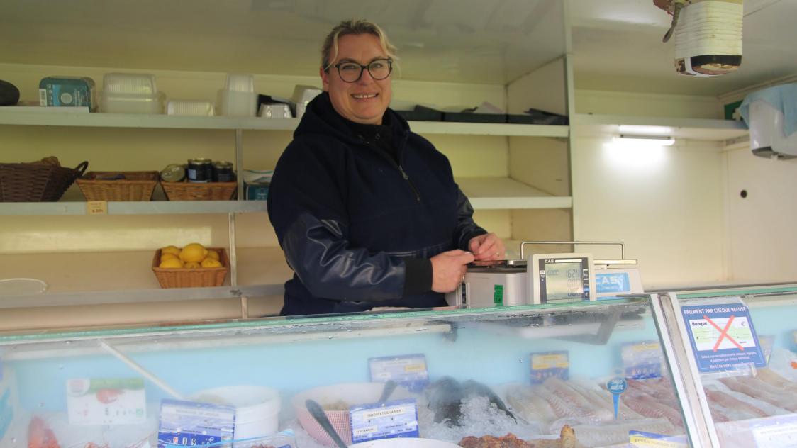 Une poissonnière ambulante débarque dans la commune du Gault-Soigny