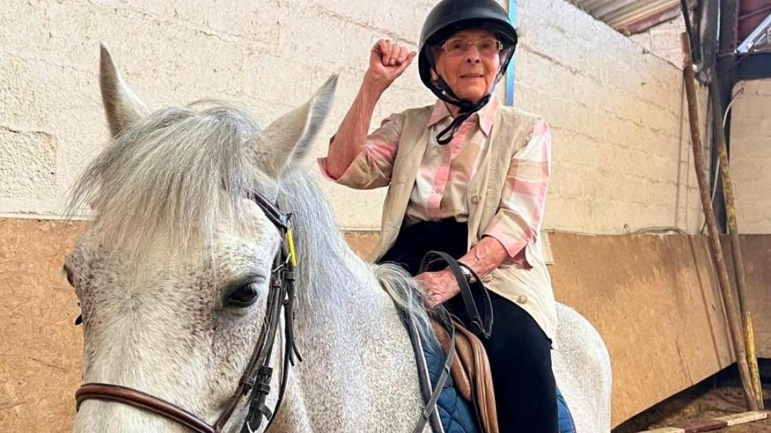 Charleville-Mézières : elle monte à cheval à 96 ans