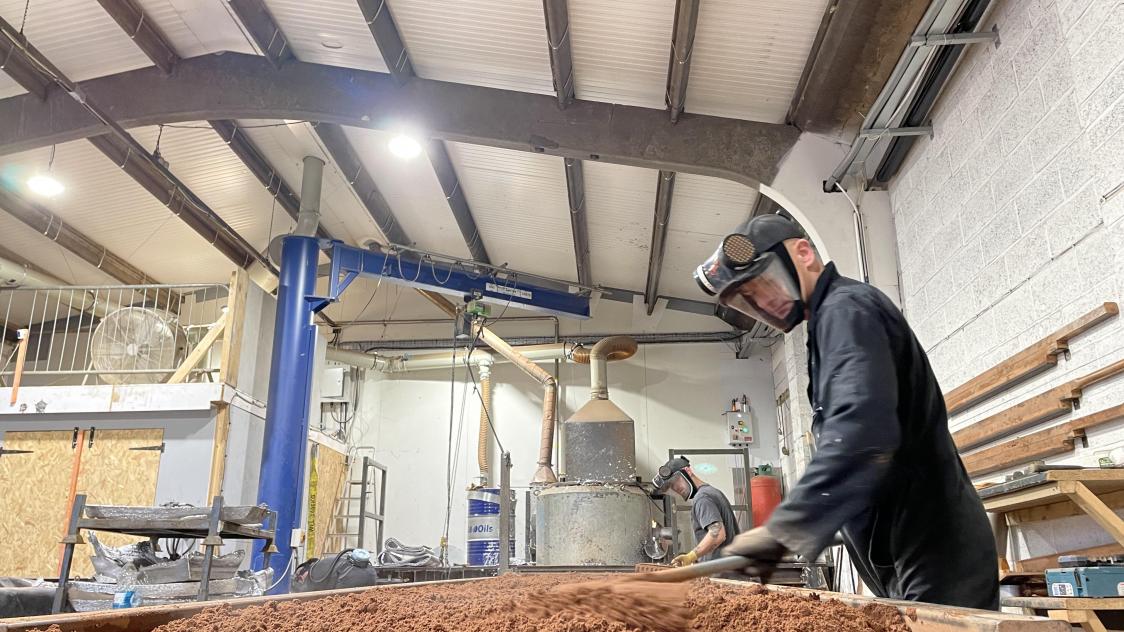 Le plomb des cathédrales de Reims, Soissons et Paris recoulé en ...