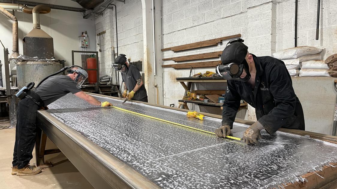 Le plomb des cathédrales de Reims, Soissons et Paris recoulé en ...