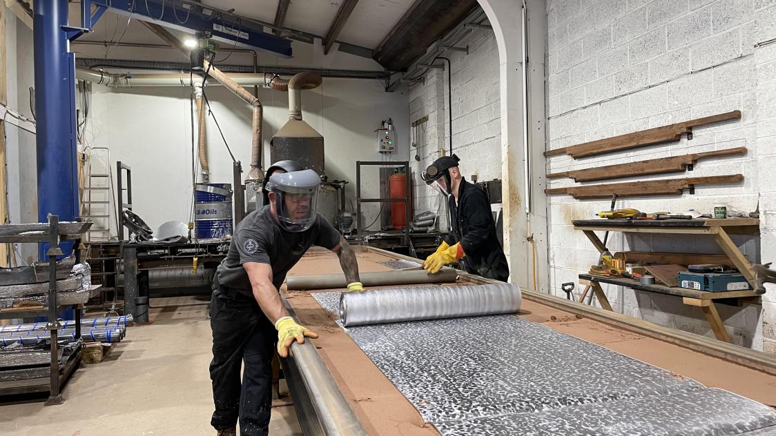 Le plomb des cathédrales de Reims, Soissons et Paris recoulé en ...