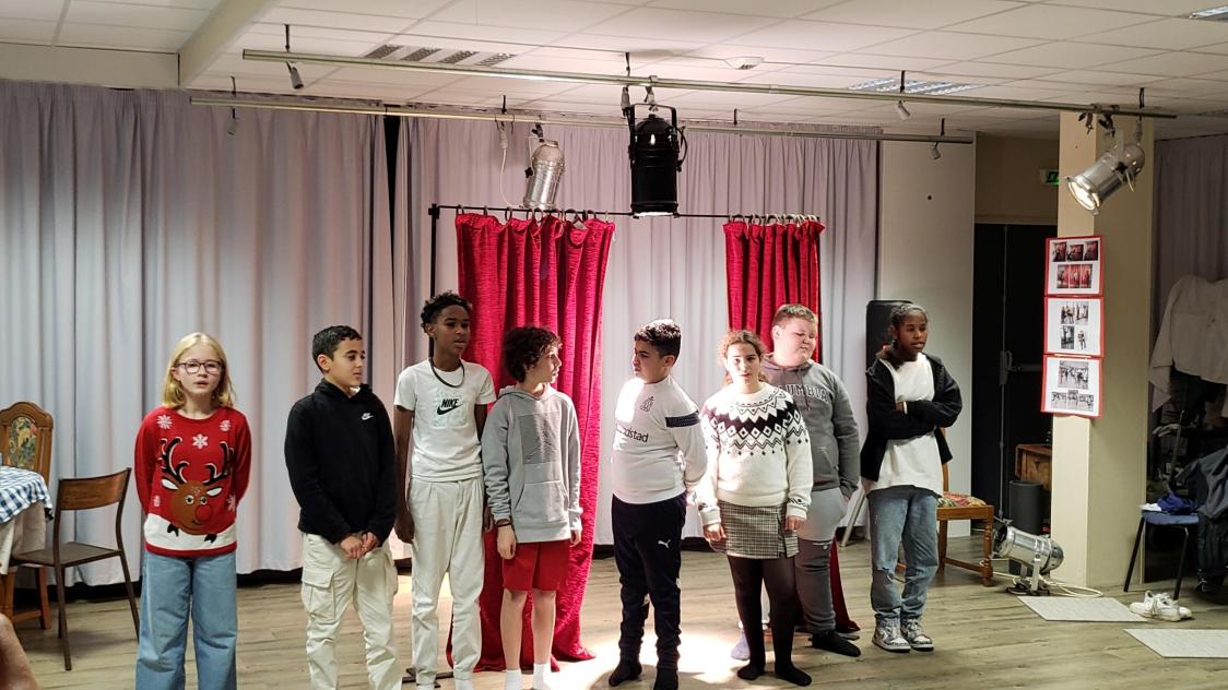 Dix jeunes de Revin sur scène pour présenter leur projet théâtre