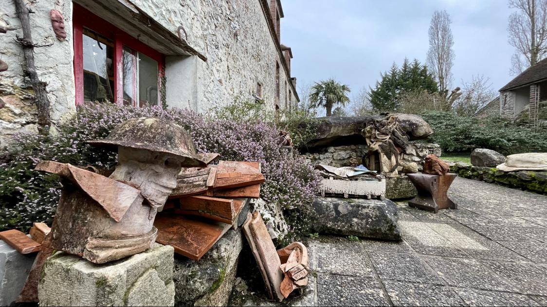 Dans l’atelier du sculpteur Patrice Alexandre, niché dans un village du ...