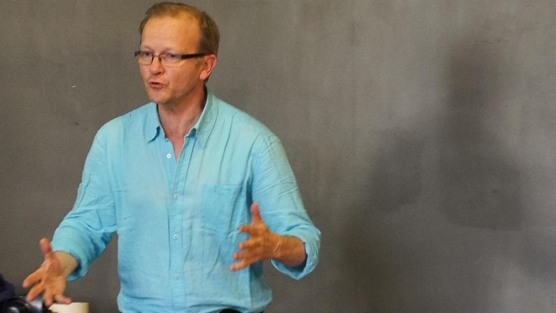 Le metteur en scène Jean-Claude Rousseau, de Paris à la salle Jacques ...