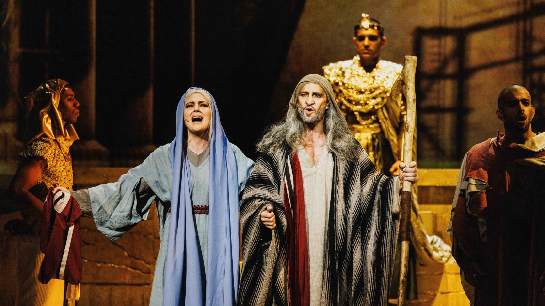 Le spectacle Les 10 commandements ovationné pour la première au ...