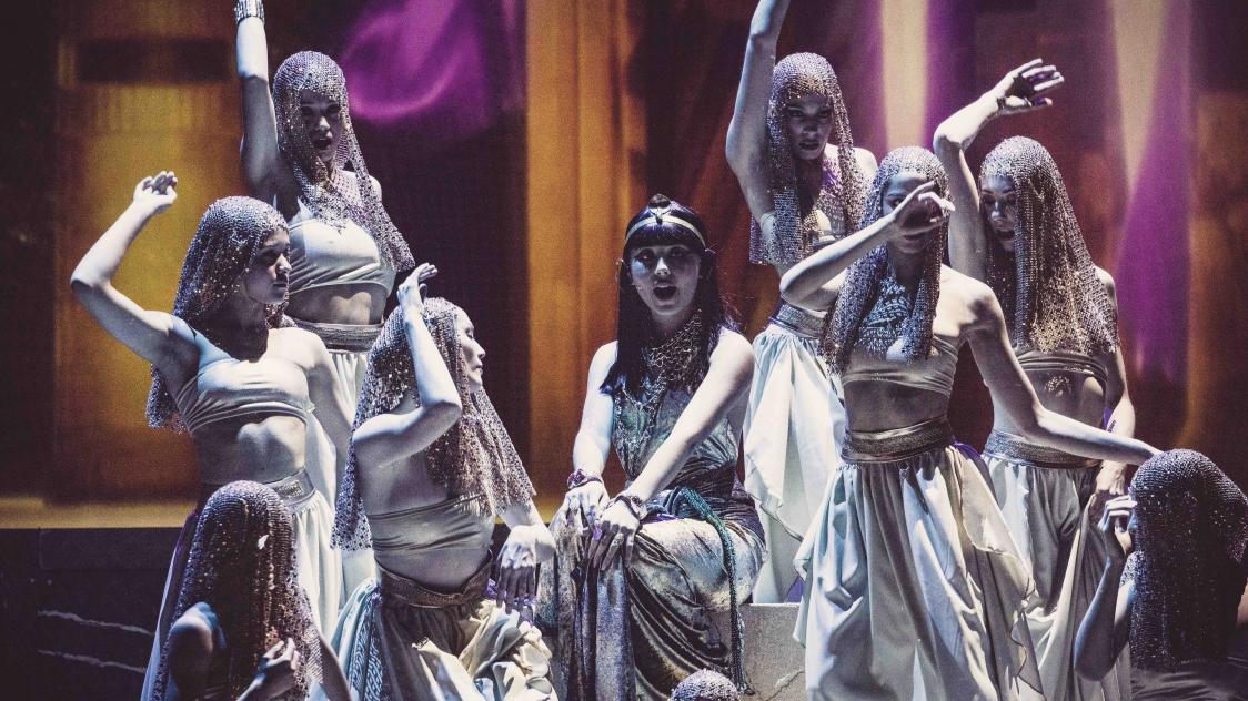 Le spectacle Les 10 commandements ovationné pour la première au ...