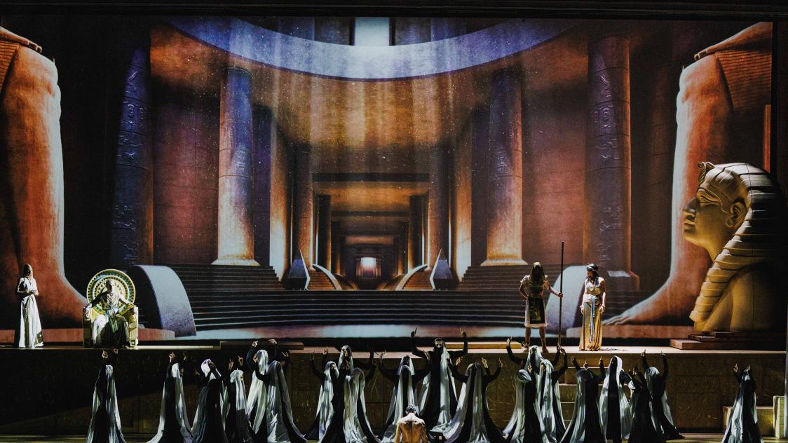 Le spectacle Les 10 commandements ovationné pour la première au ...