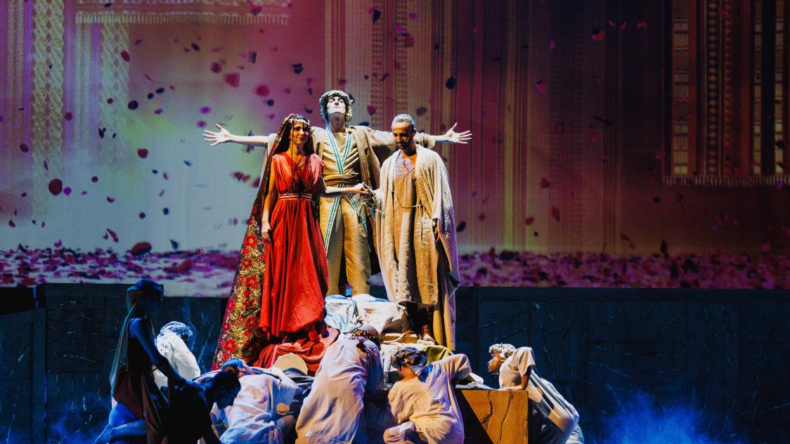 Le spectacle Les 10 commandements ovationné pour la première au ...