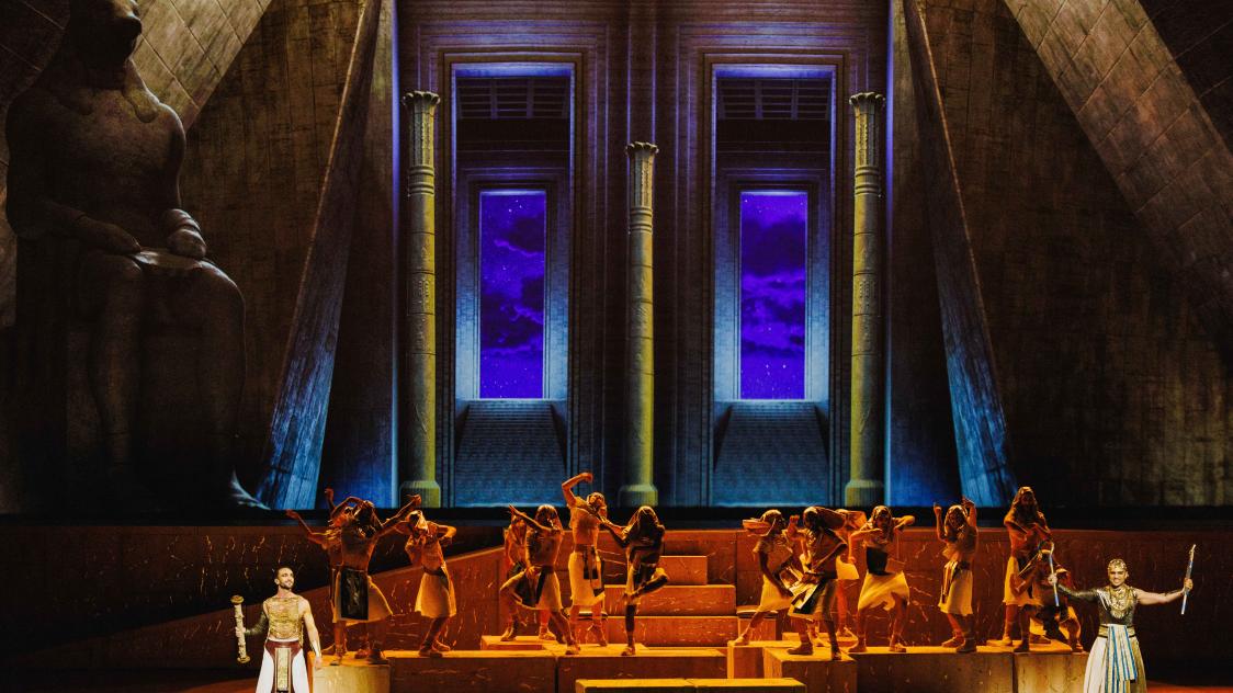 Le spectacle Les 10 commandements ovationné pour la première au ...