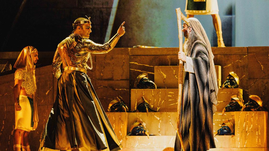 Le spectacle Les 10 commandements ovationné pour la première au ...