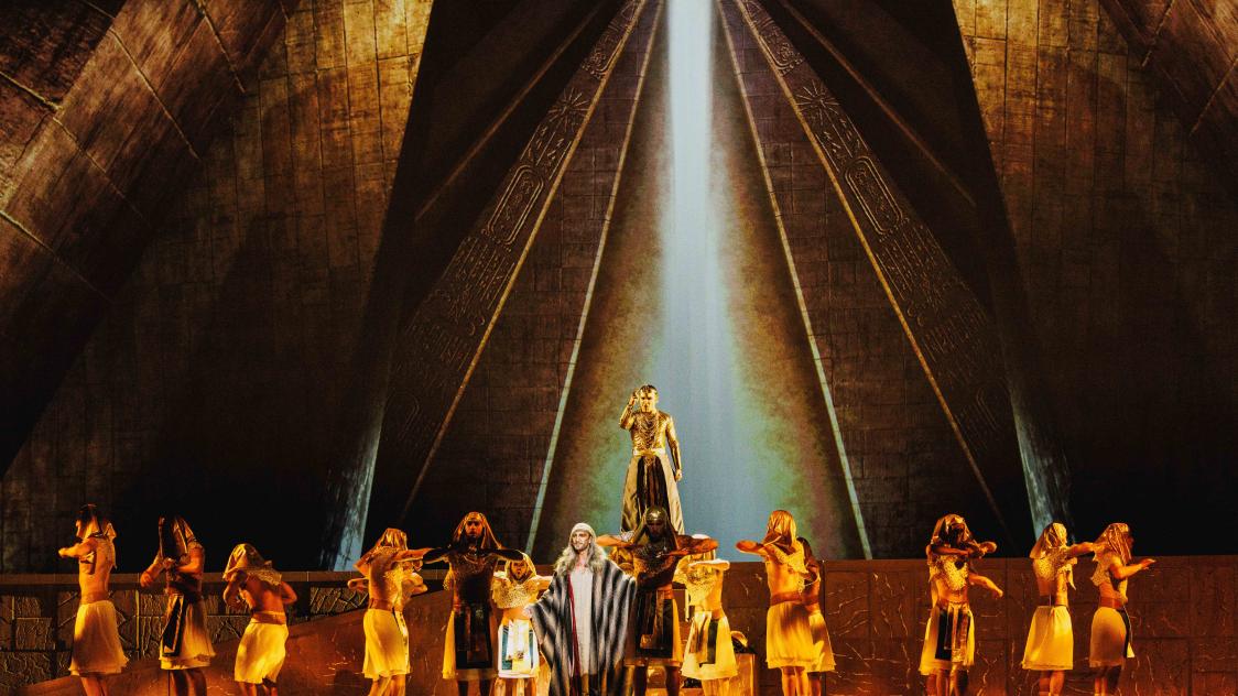 Le spectacle Les 10 commandements ovationné pour la première au ...