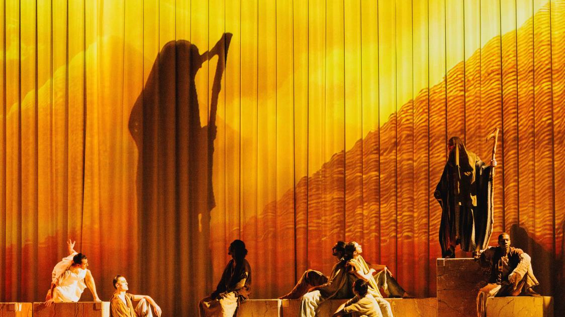 Le spectacle Les 10 commandements ovationné pour la première au ...