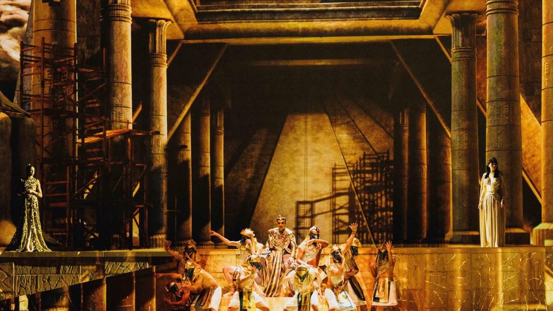 Le spectacle Les 10 commandements ovationné pour la première au ...