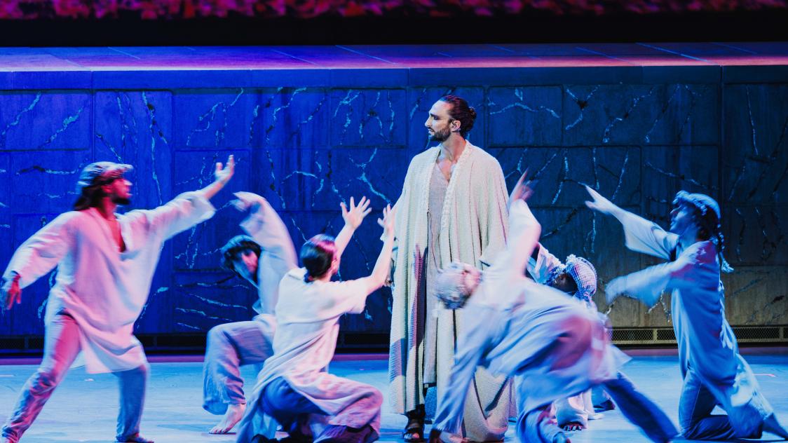 Le spectacle Les 10 commandements ovationné pour la première au ...