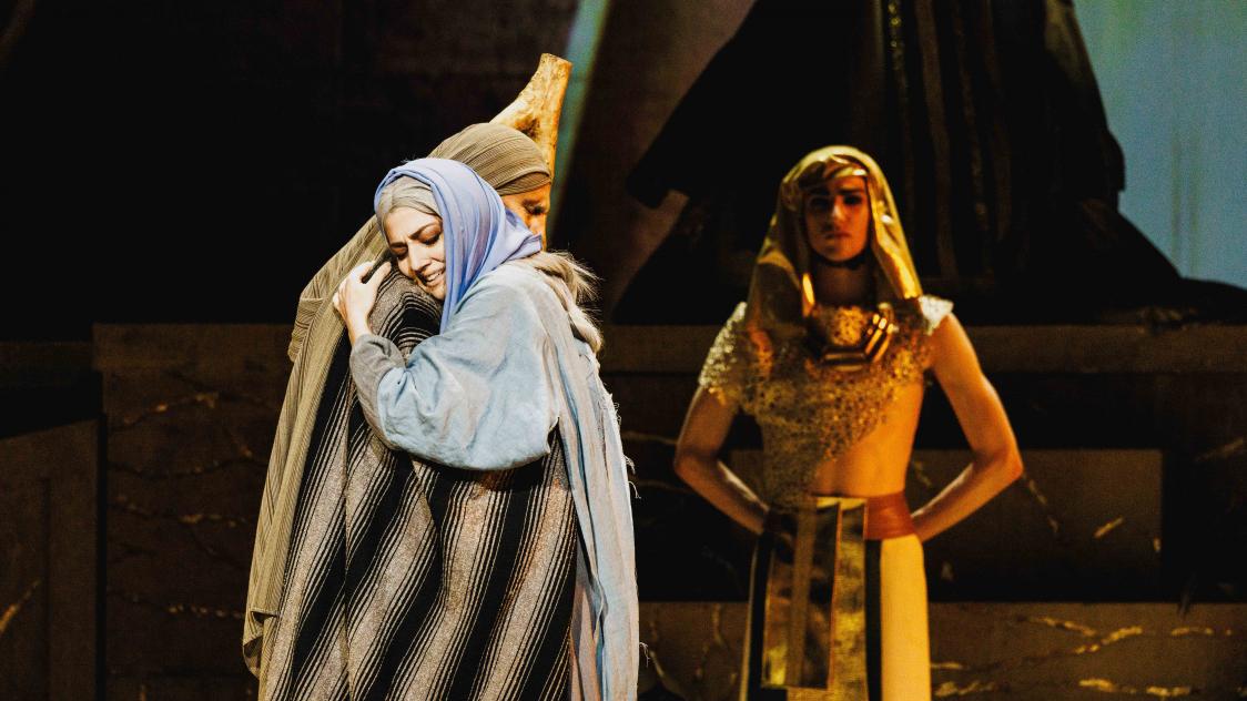 Le spectacle Les 10 commandements ovationné pour la première au ...