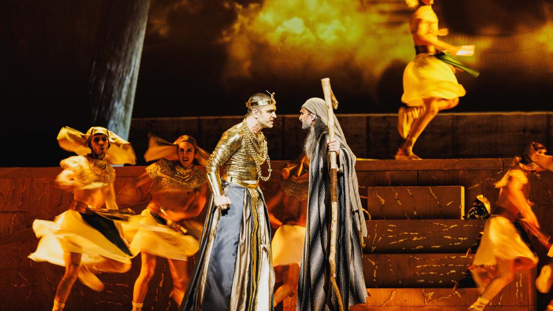 Le spectacle Les 10 commandements ovationné pour la première au ...