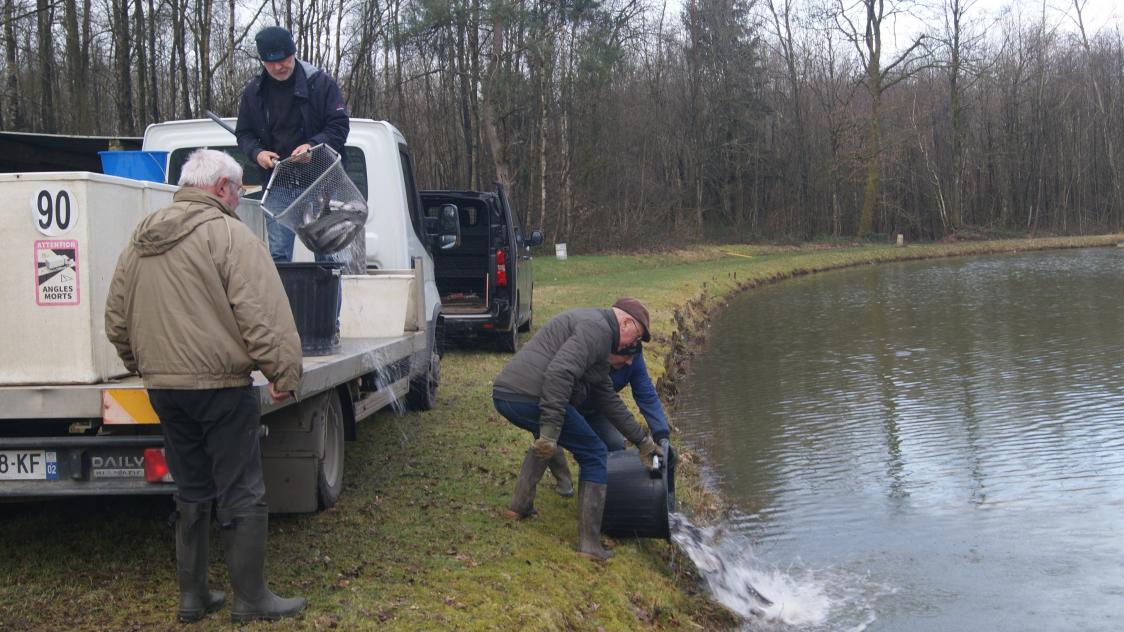 150 kilos de poissons pour une belle ouverture de la pêche à Éteignières 150 kilos de poissons pour une belle ouverture de la pêche à Éteignières