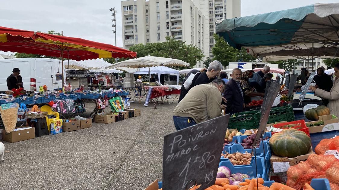 Jour de marché mais pas de campagne pour les législatives