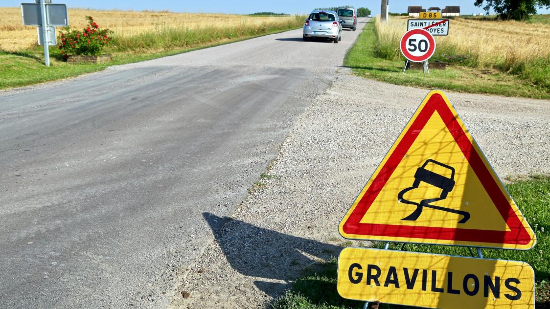 Avec le gravillonnage, c’est reparti pour dix ans entre Saint-Léger ...
