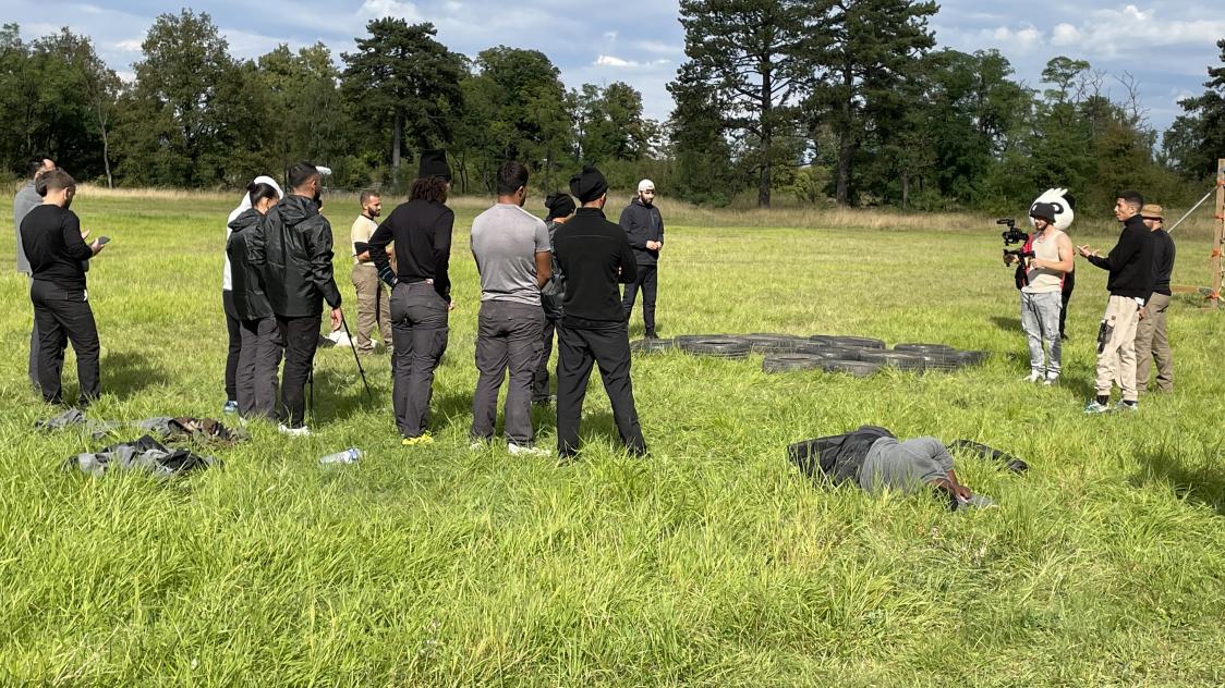 Comment des influenceurs aux millions d’abonnés ont été attirés dans un stage commando au fort ...
