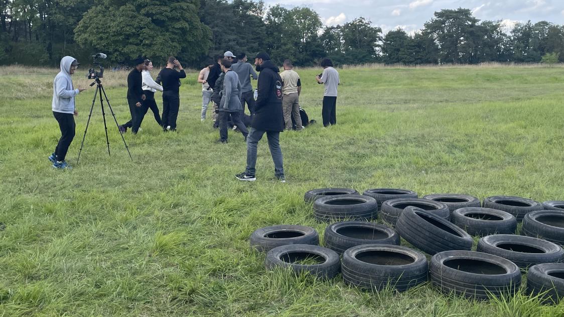 Comment des influenceurs aux millions d’abonnés ont été attirés dans un stage commando au fort ...