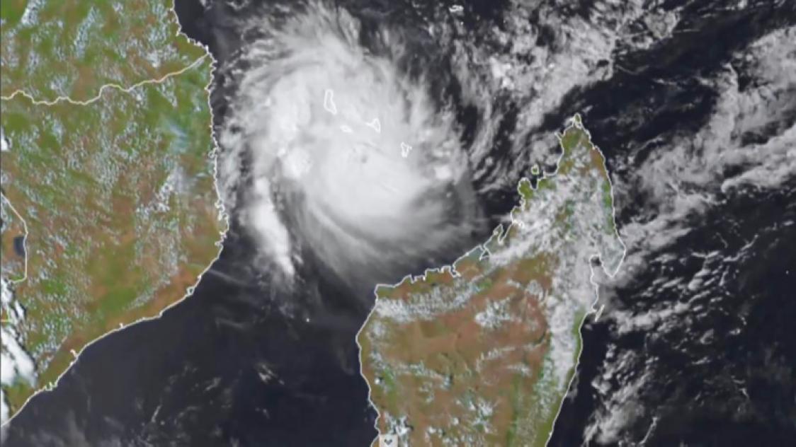 Cyclone: au moins 14 morts à Mayotte, les secours s'activent dans un ...