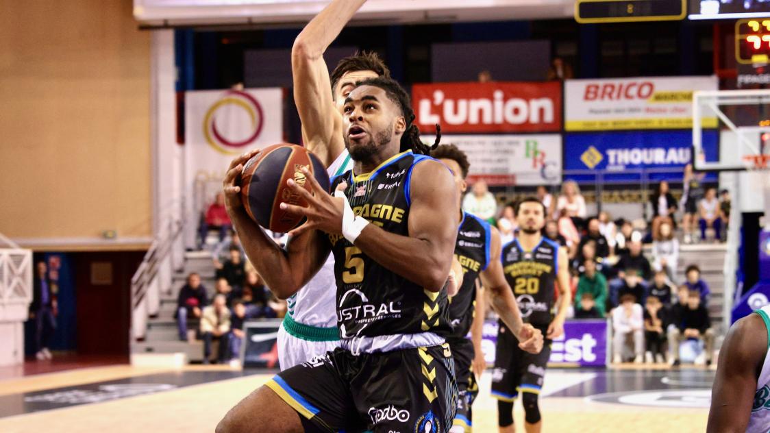 Le Champagne Basket est la première équipe à faire tomber le leader d ...