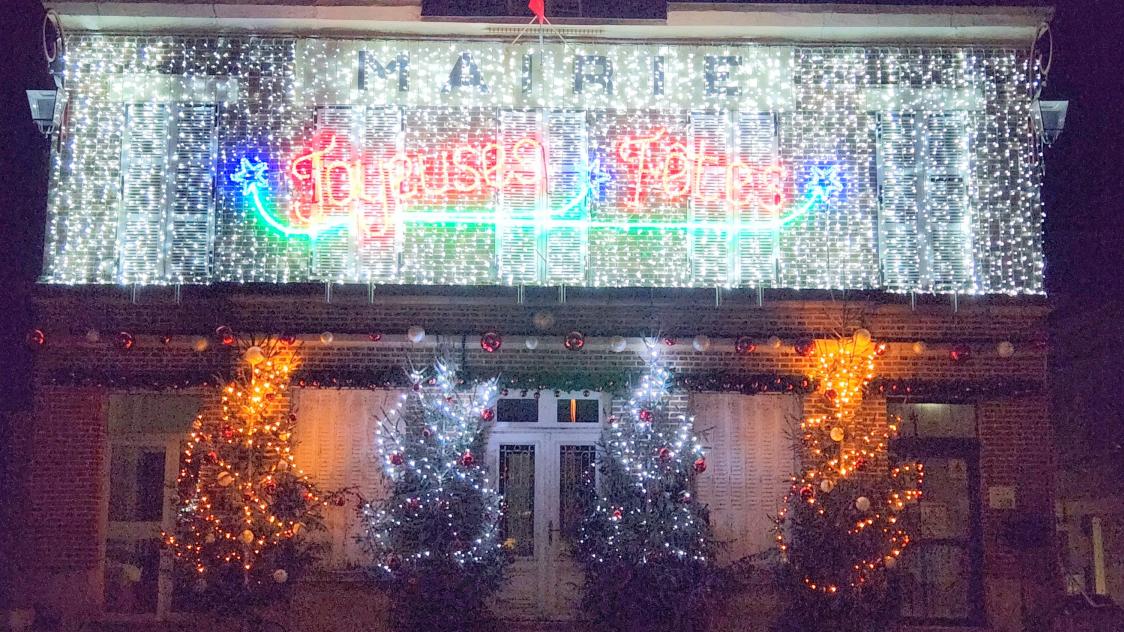 Auxon, illumination du village , place de la mairie et église.