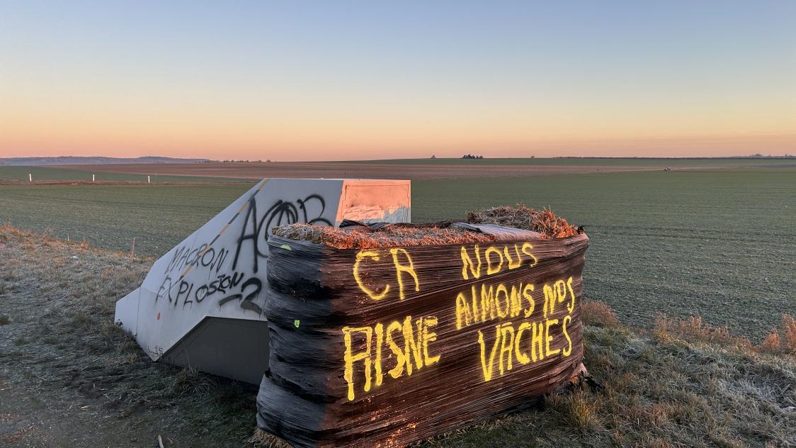 Dans l’Aisne, une botte de foin camoufle le radar de la RD1044