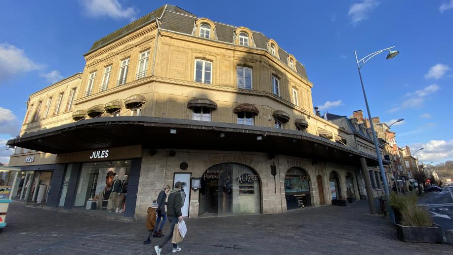 Un fast-food au Point central, à Charleville-Mézières