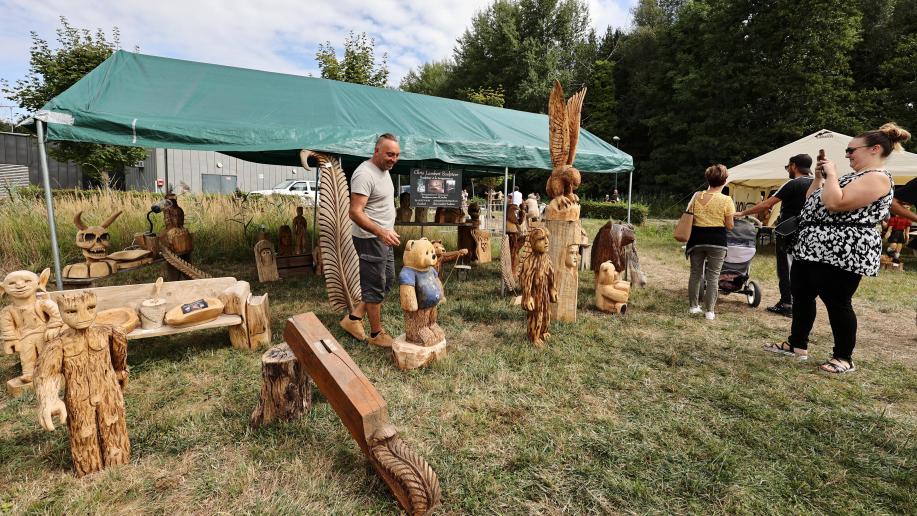 PHOTOS. À Urcel, la fête du bois s’enracine durablement
