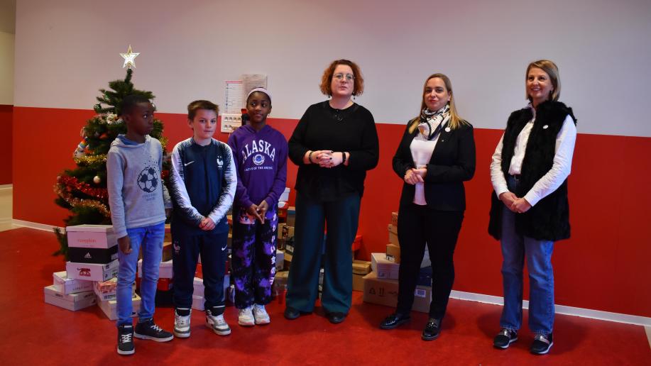 Les enfants de l’école Dauphinot de Reims généreux pour Noël