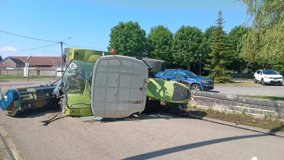 Magny-Fouchard : deux blessés dans une collision entre une camionnette et un engin agricole