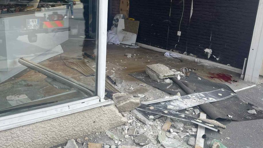 PHOTOS. Une voiture s’encastre dans la vitrine d’une boulangerie près de Reims, huit blessés ...