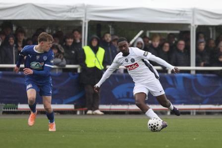 Choix numéro 3 au poste de latéral gauche, Mathis Hamdi a saisi sa ...