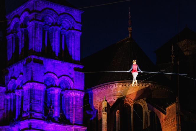 Succès total pour l’inauguration aérienne et lumineuse du nouvel îlot ...