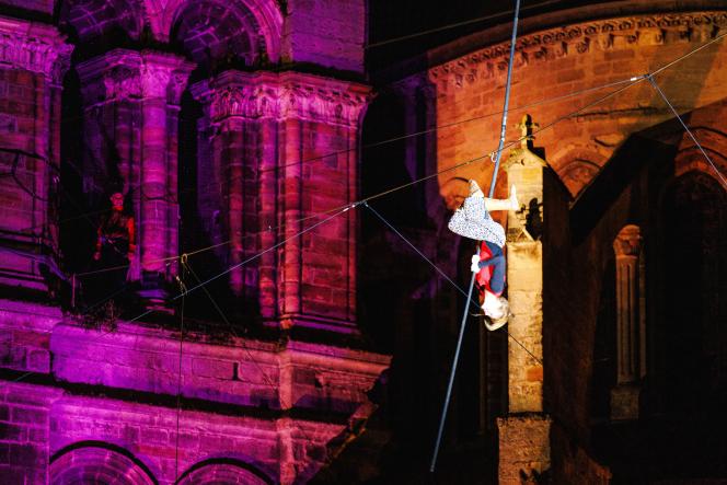 Succès total pour l’inauguration aérienne et lumineuse du nouvel îlot ...