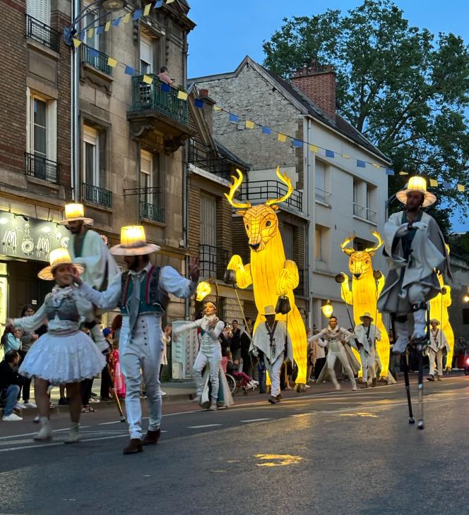 VIDEO/PHOTOS. Au cœur de la grande parade des Fêtes johanniques à Reims