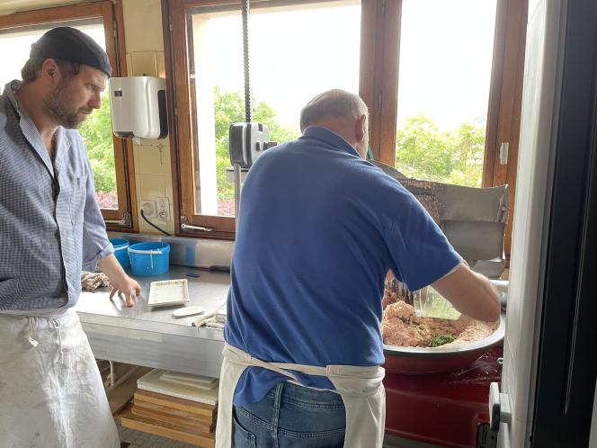 Le comédien Grégory Maiuri rouvre la boucherie-charcuterie Magnin à Revin