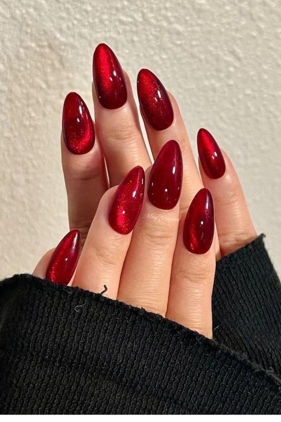 Simple, discret, kitsch… 4 idées pour des ongles de Noël tendances qui ...