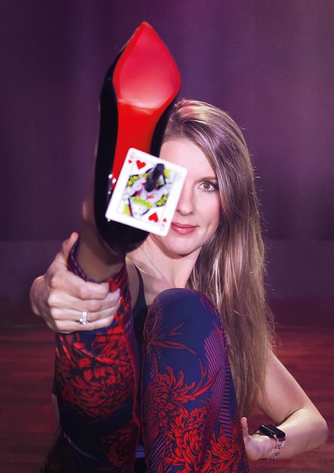 Elle a joué devant Madonna : Caroline Marx, l’une des rares magiciennes ...