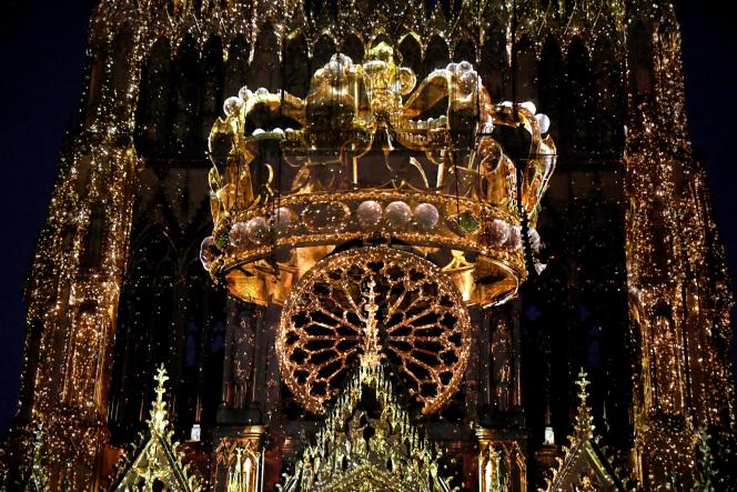 3 bonnes raisons de (re)découvrir le spectacle Regalia projeté sur la ...