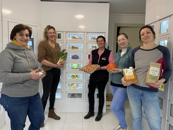 Ces copines agricultrices montent des casiers en libre-service de ...