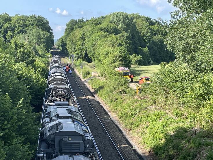 Un train percute un objet sur les rails à Laon, un départ de feu dans la locomotive : trois ...